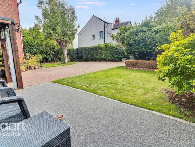 3 bedroom detached house for sale in Tickhill Road, Balby, Doncaster, DN4