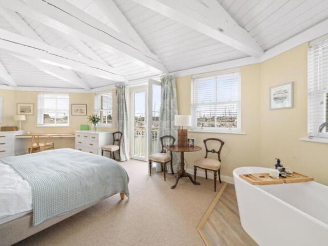 3 bedroom detached house for sale in Turnchapel, South Coast of Devon, PL9