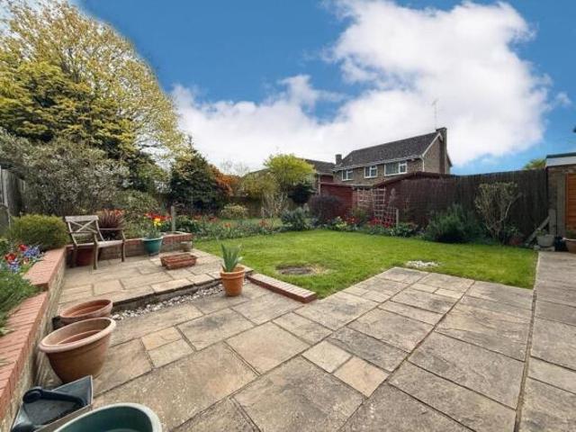 3 bedroom detached house for sale in Turnpike Drive, Luton, LU3