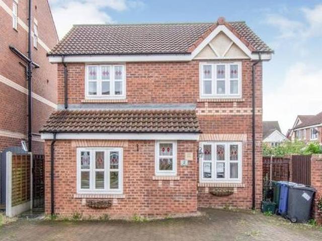 3 bedroom detached house for sale in Twigg Crescent Armthorpe DONCASTER DN3