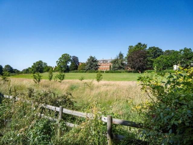 3 bedroom detached house for sale in Upton Road, Callow End, Worcester, Worcestershire, WR2