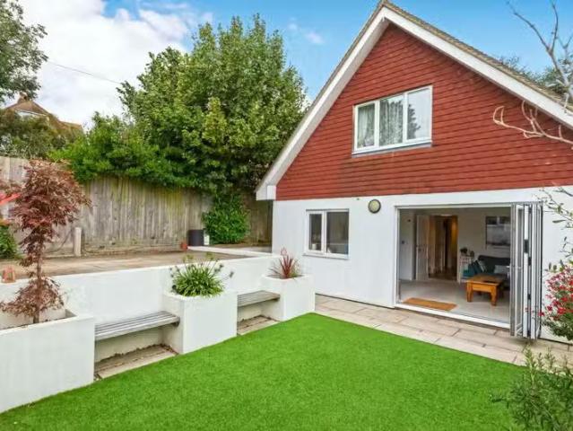 3 bedroom detached house for sale in Uplands Avenue, High Salv.