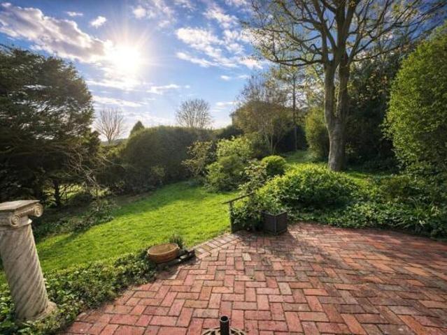 3 bedroom detached house for sale in Upper Ratton Drive, Eastbourne, East Sussex, BN20