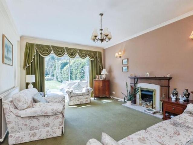 3 bedroom detached house for sale in Uppingham Road, Leicester, LE5
