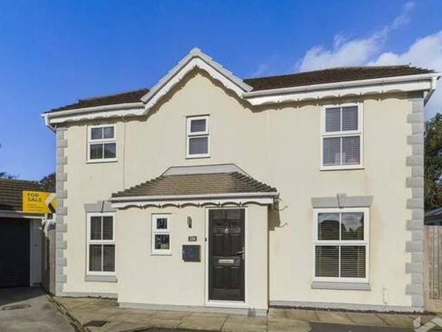 3 bedroom detached house for sale in Valley Drive Kendal LA9