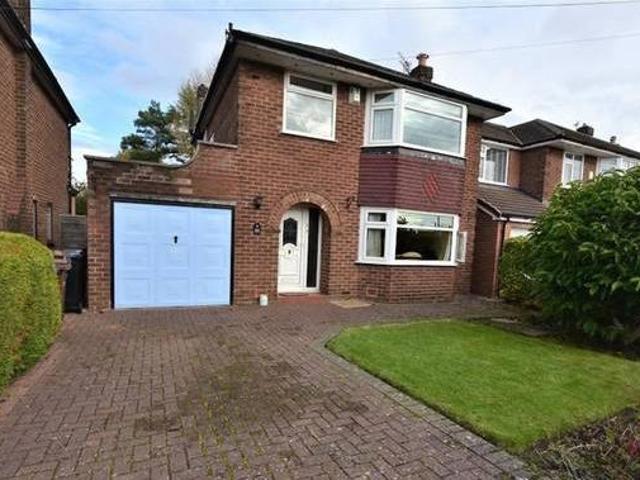 3 bedroom detached house for sale in Vicarage Avenue SK8