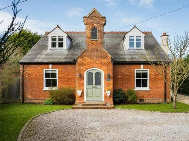 3 Bedroom Detached House For Sale In Vicarage Road