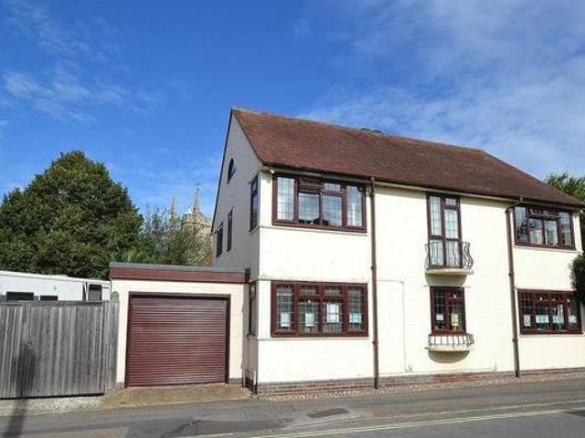 3 bedroom detached house for sale in Vicarage Road Hailsham BN27