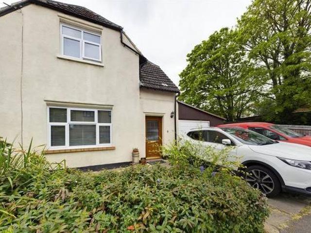 3 bedroom detached house for sale in Vicarage Road Strood Rochester ME2