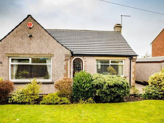 3 bedroom detached house for sale in Victoria Drive Northowram HX3