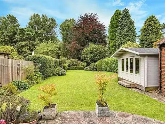 3 Bedroom Detached House For Sale In Viewlands Avenue, Westerh.