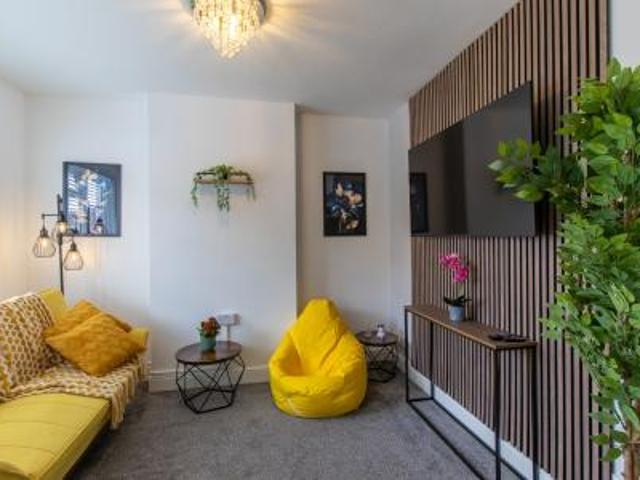 3 bedroom Detached house To Let