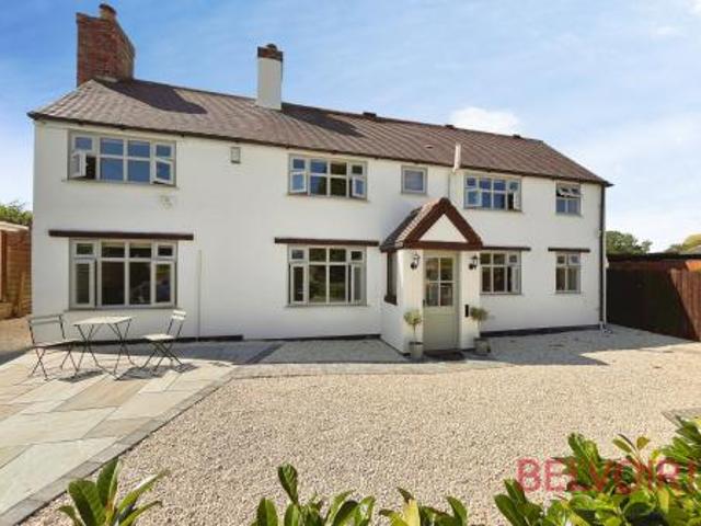 3 bedroom Detached house To Let