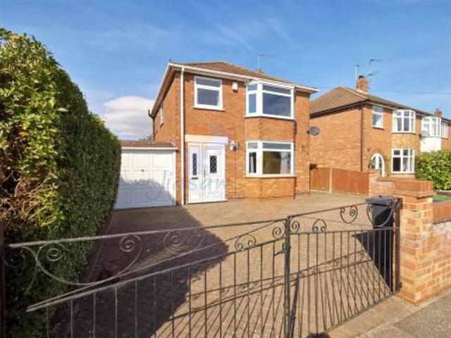 3 bedroom Detached house To Let