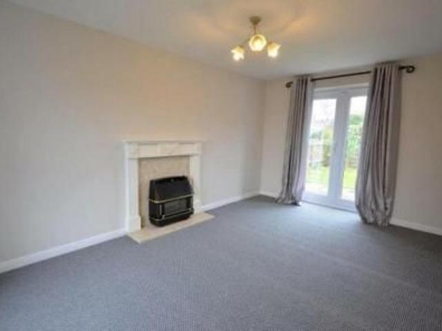 3 bedroom Detached house To Let