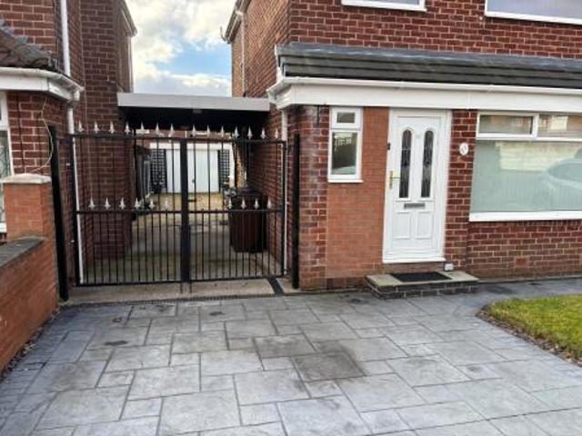 3 bedroom Detached house To Let
