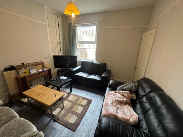 3 bedroom Detached house To Let