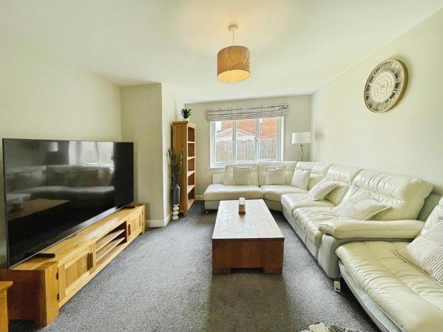 3 bedroom Detached House to let