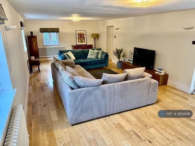 3 bedroom detached house to rent
