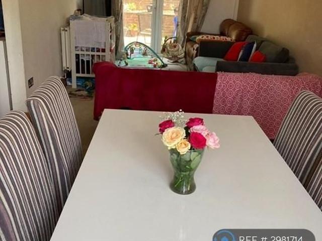 3 bedroom detached house to rent