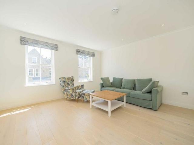 3 bedroom detached house to rent