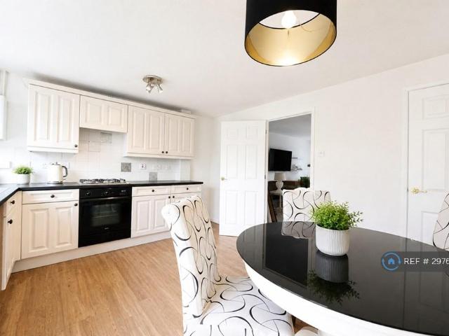 3 bedroom detached house to rent