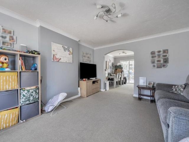 3 bedroom detached house to rent