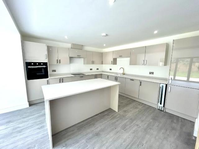 3 bedroom detached house to rent
