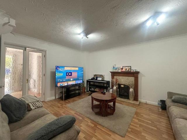 3 bedroom detached house to rent
