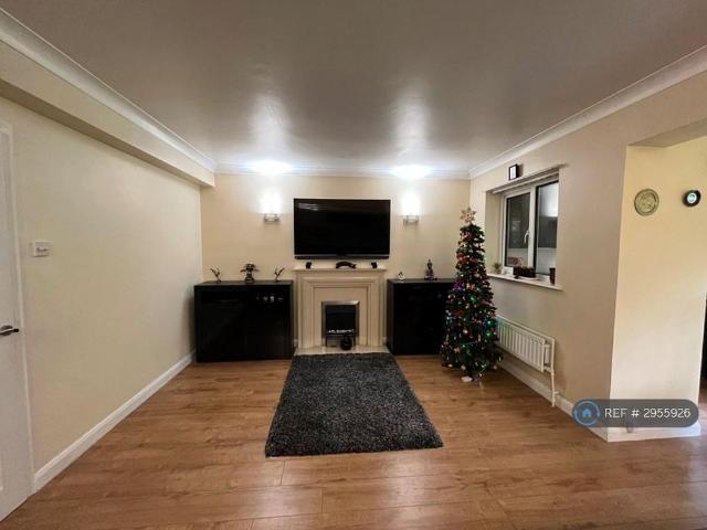 3 bedroom detached house to rent