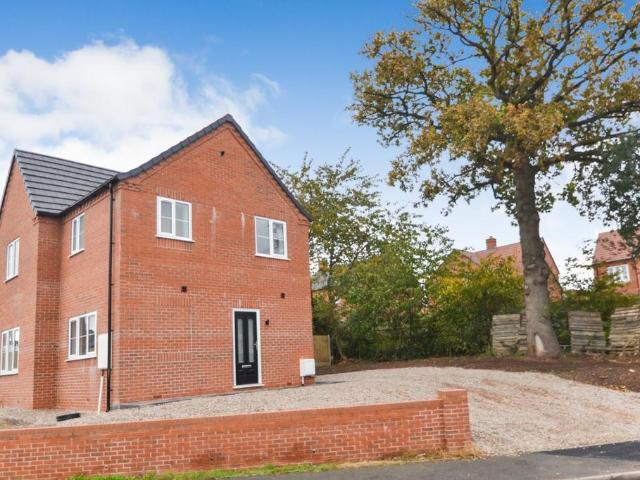 3 bedroom detached house to rent