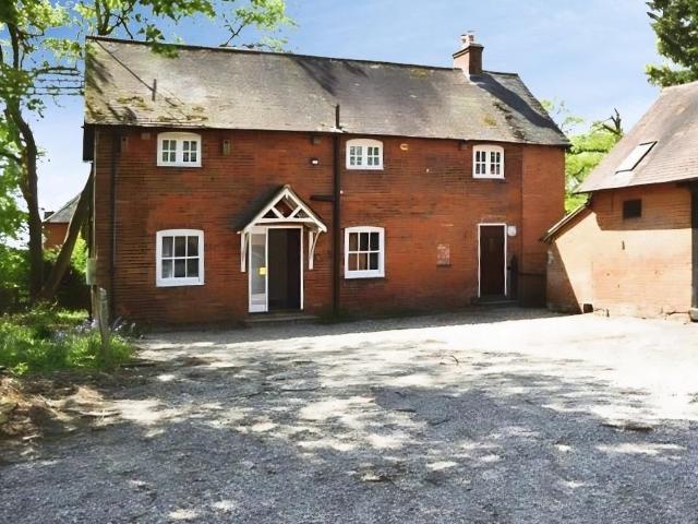 3 bedroom detached house to rent