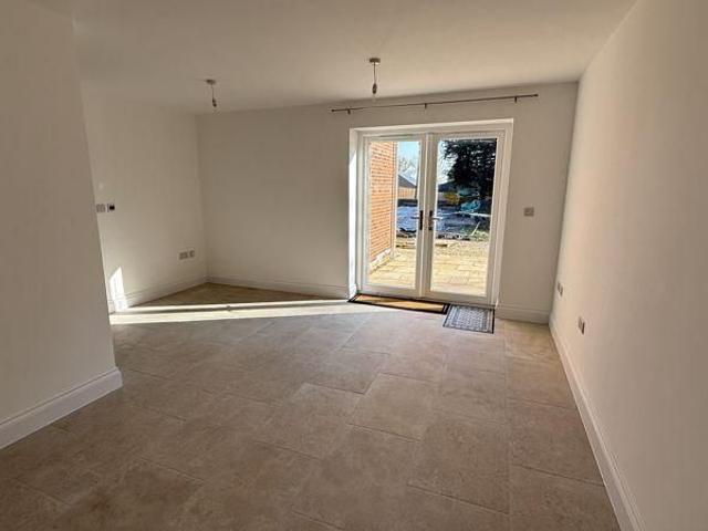 3 bedroom detached house to rent