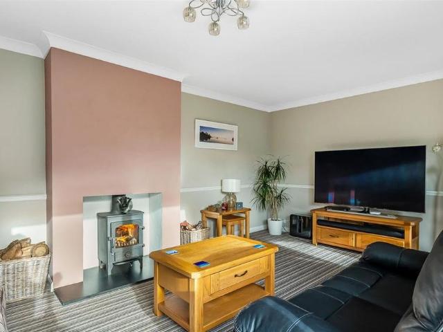 3 bedroom detached house to rent