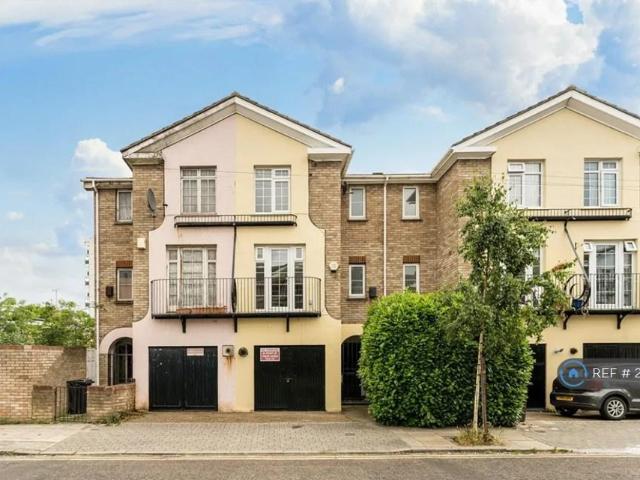 3 bedroom detached house to rent