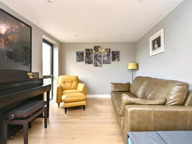 3 bedroom detached house to rent