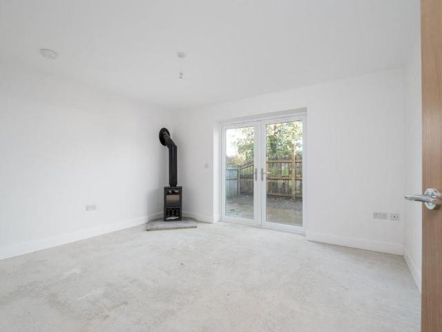 3 bedroom detached house to rent