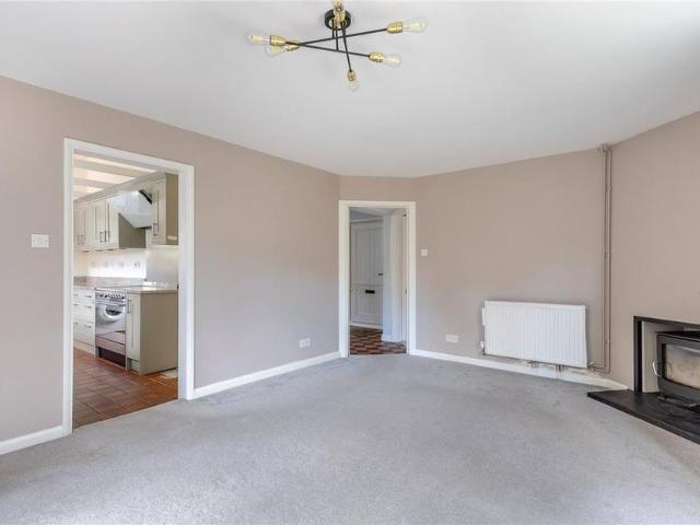 3 bedroom detached house to rent