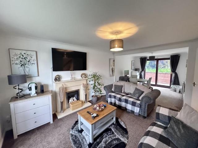 3 bedroom detached house to rent