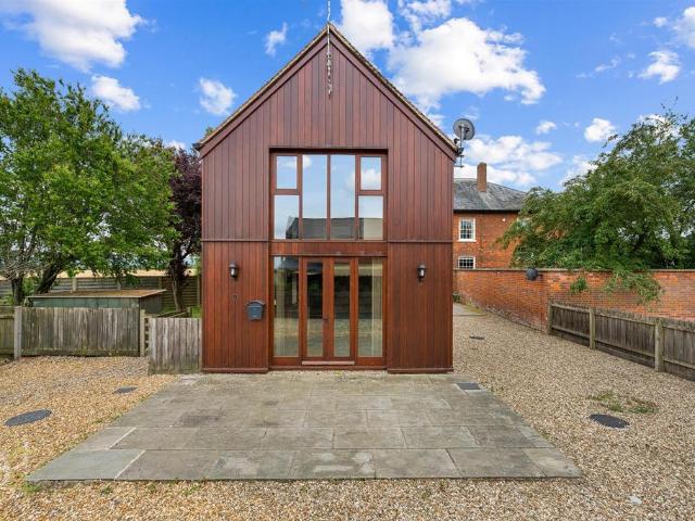 3 bedroom detached house to rent