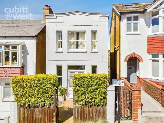 3 bedroom detached house to rent