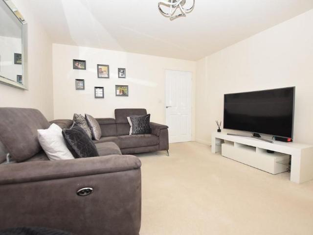 3 bedroom detached house to rent