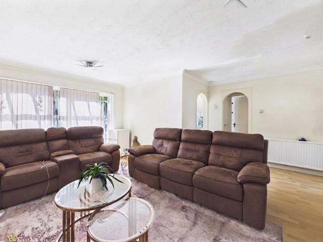 3 bedroom detached house to rent