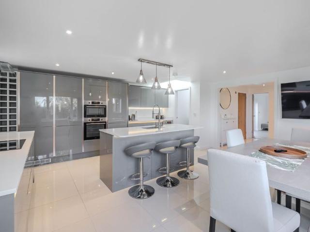 3 bedroom detached house to rent
