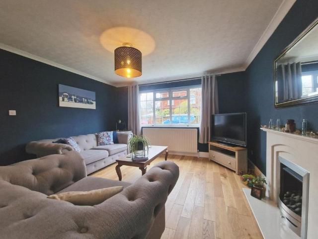 3 bedroom detached house to rent