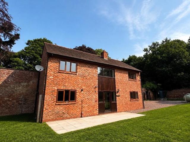 3 bedroom detached house to rent
