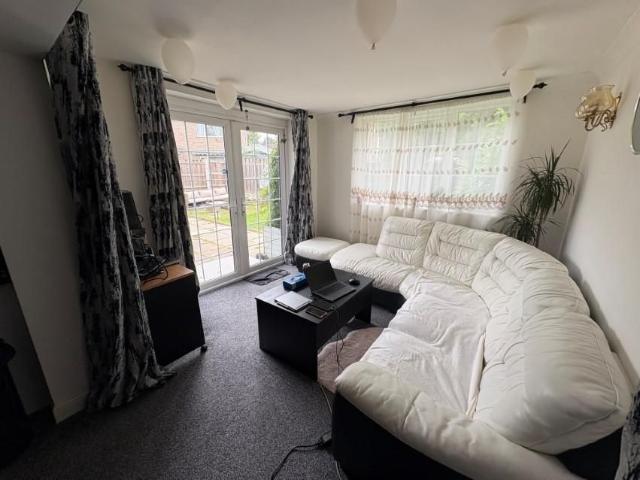 3 bedroom detached house to rent