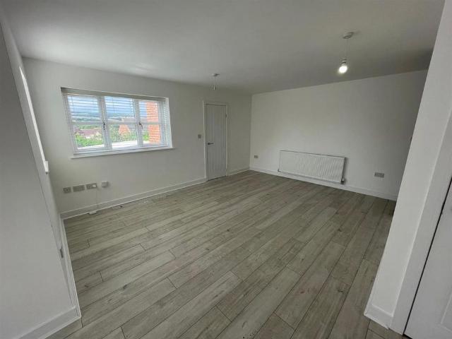 3 bedroom detached house to rent