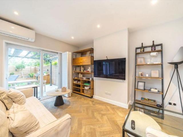 3 bedroom detached house to rent