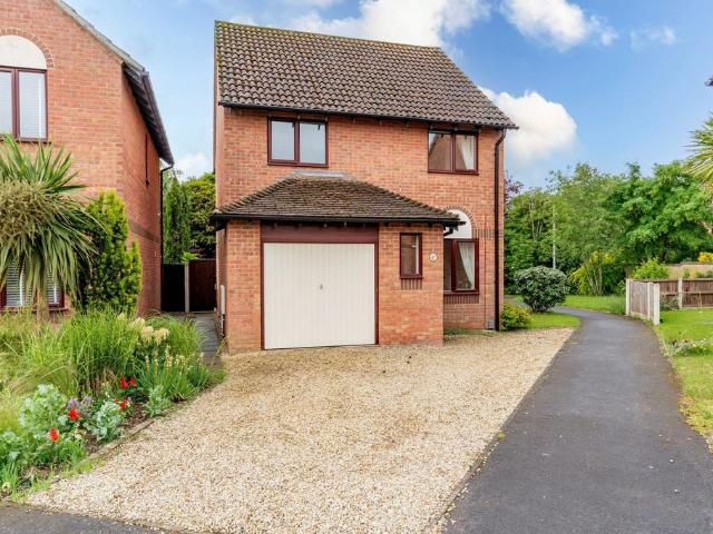3 bedroom detached house to rent